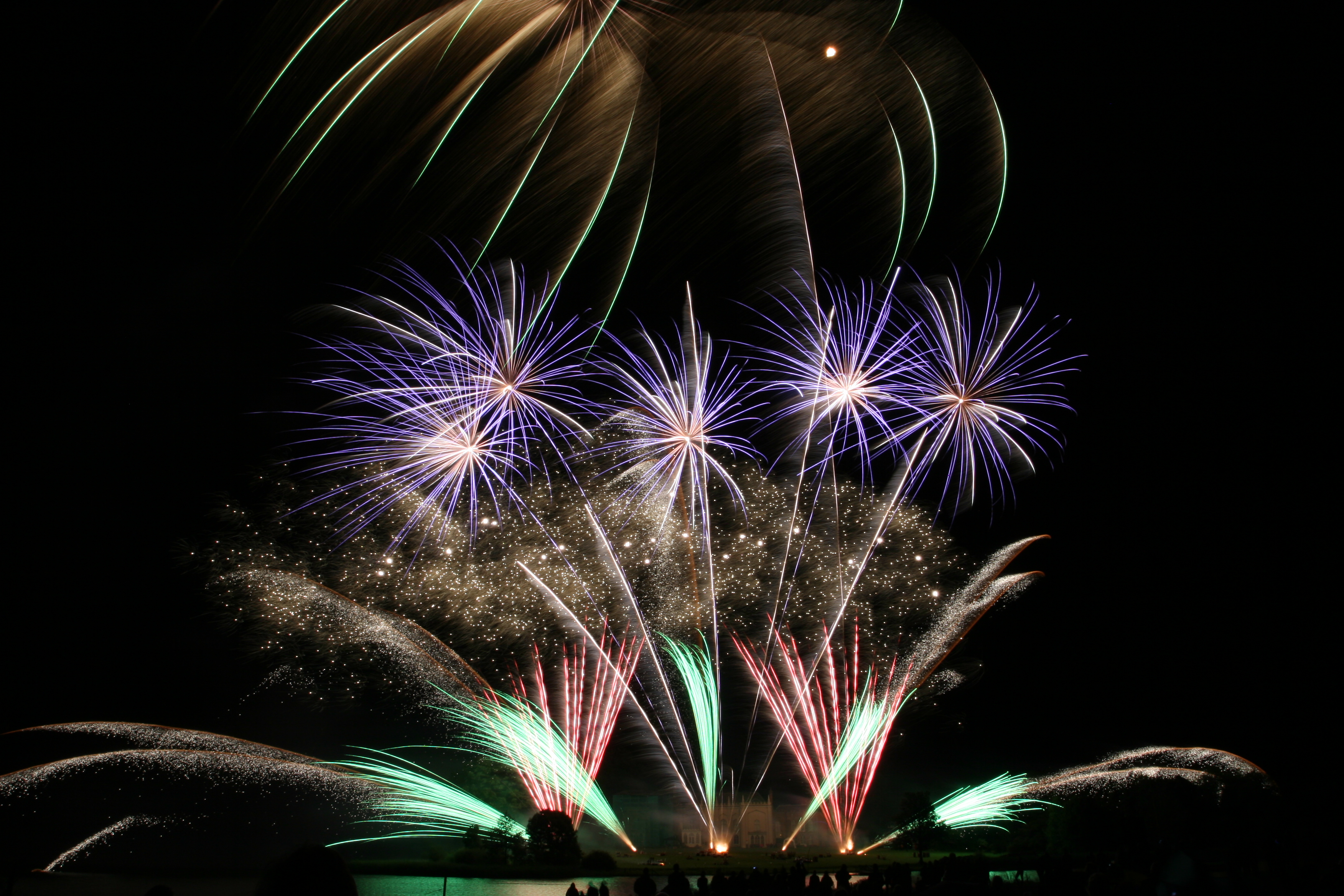 Fireworks – www.eastnor-fireworks.co.uk